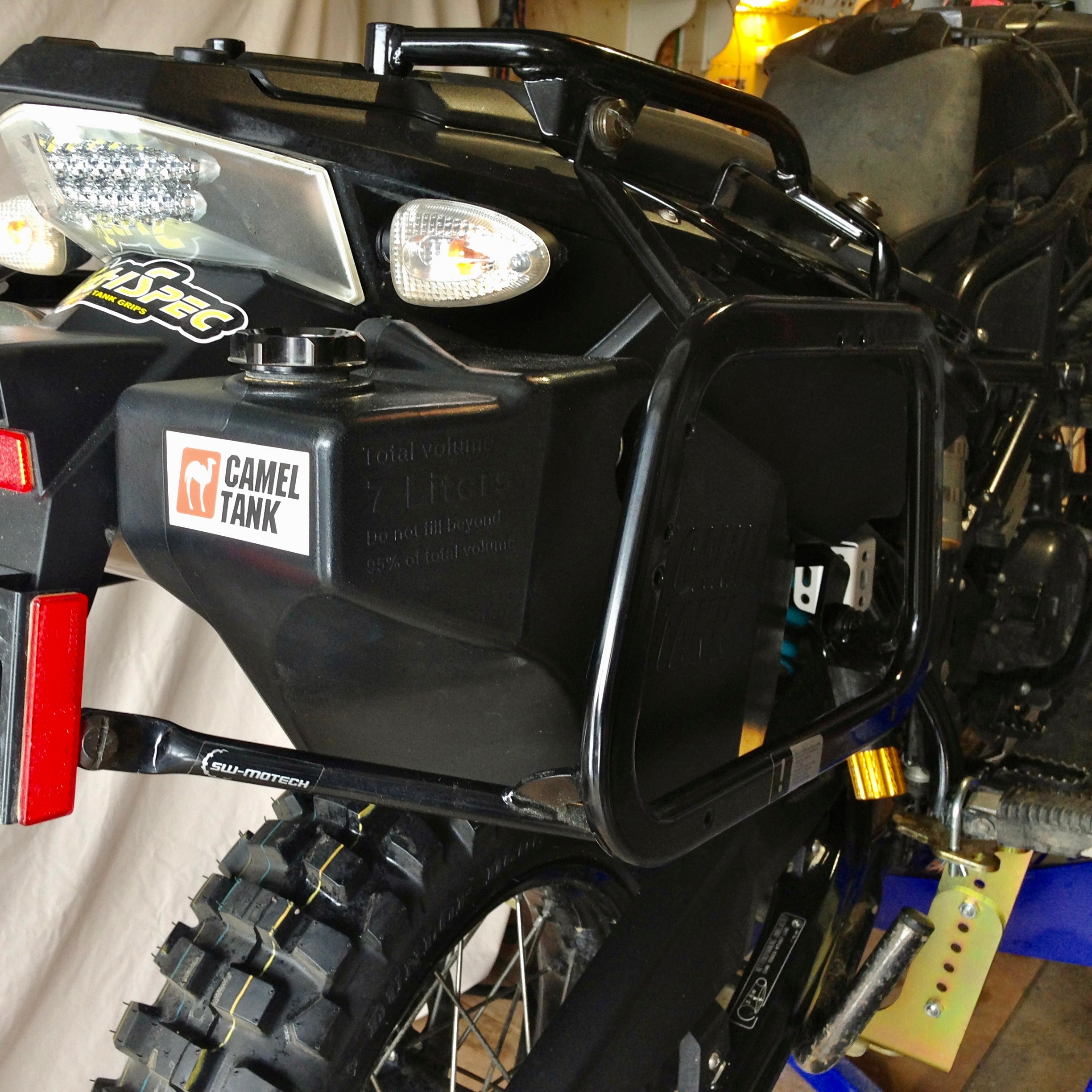 BMW F800GS Camel Tank CT-V2 – Camel ADV Products LTD